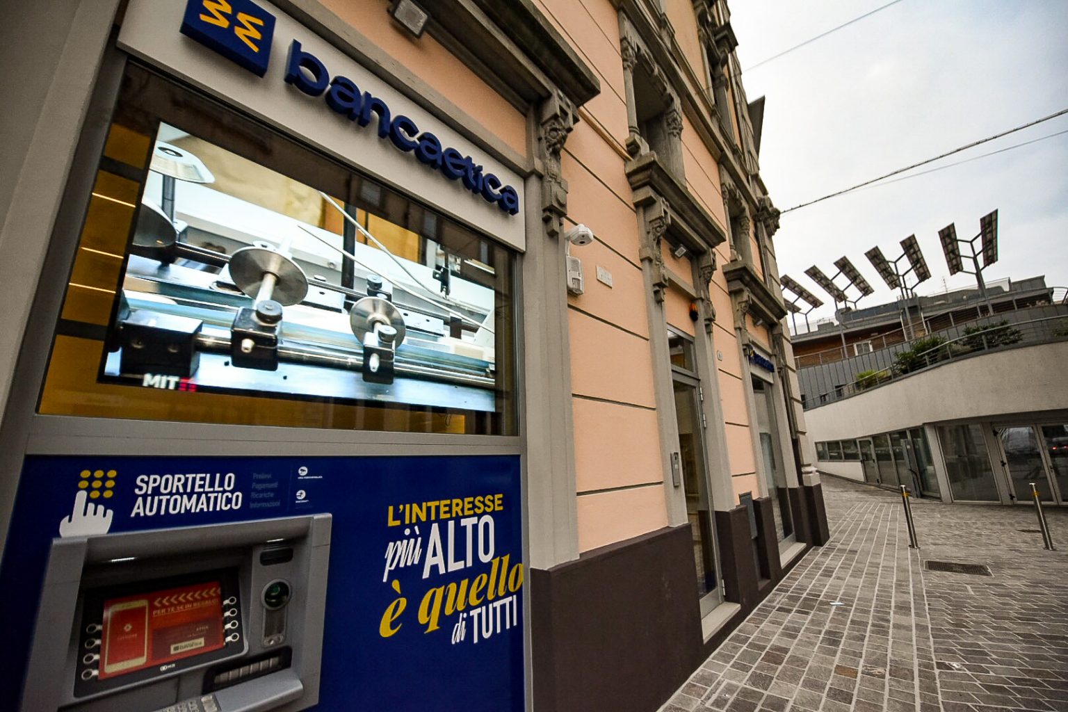 Banca Etica sceglie il Digital Signage di Ricoh - BitMat